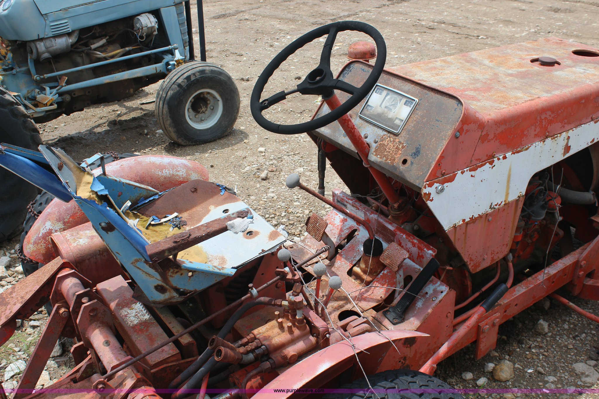 Jacobsen G10 turf tractor in Wamego, KS | Item BO9385 sold | Purple Wave