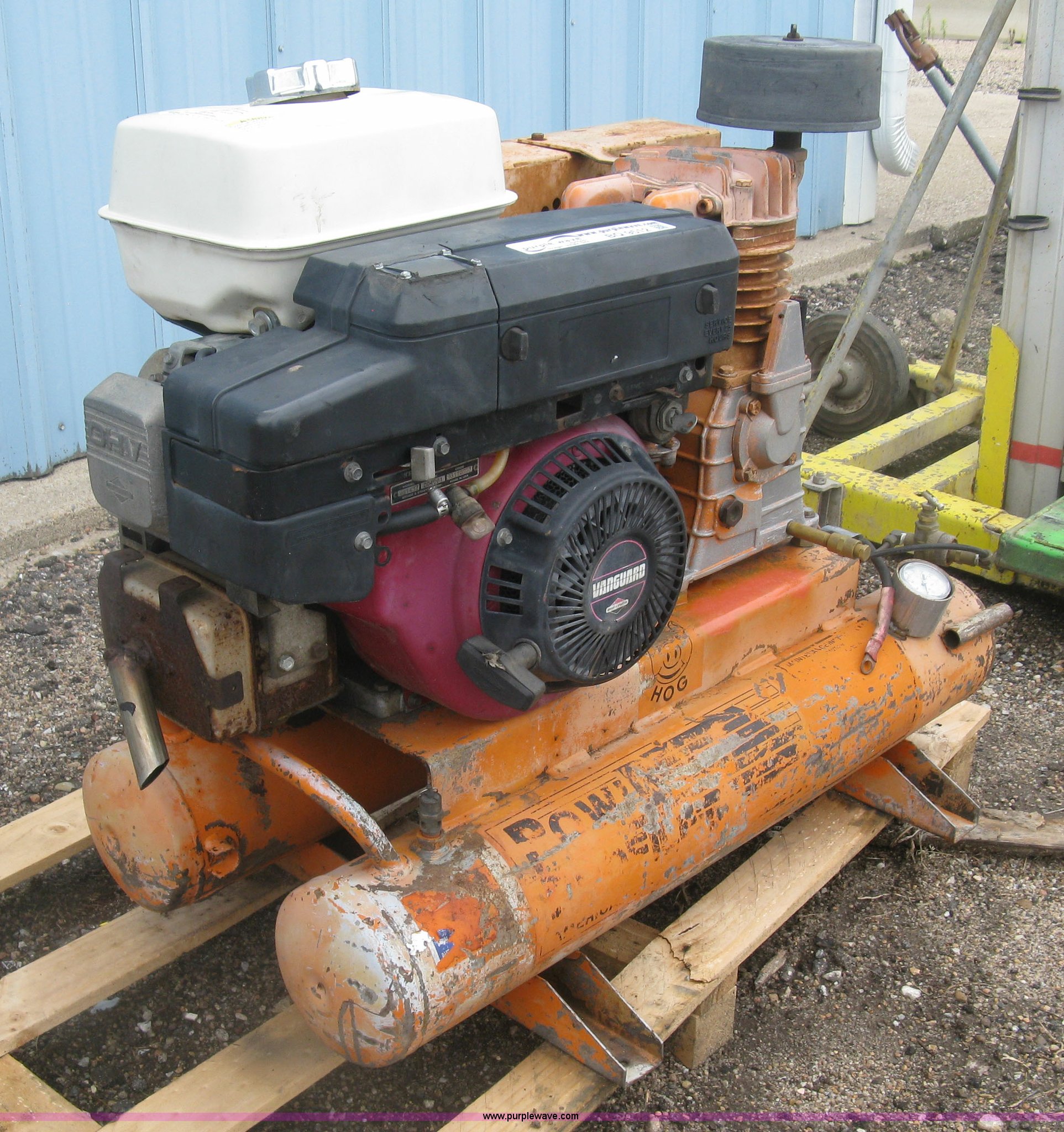 Air Hog twin cylinder air compressor in Wichita, KS | Item BQ9512 sold ...