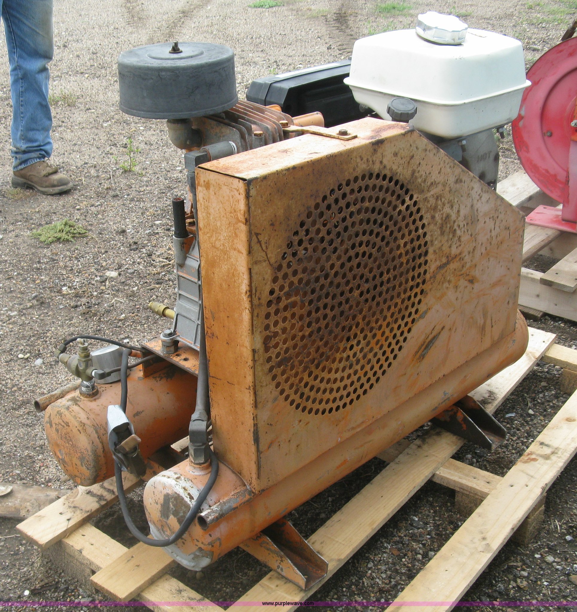 Air Hog twin cylinder air compressor in Wichita, KS | Item BQ9512 sold ...