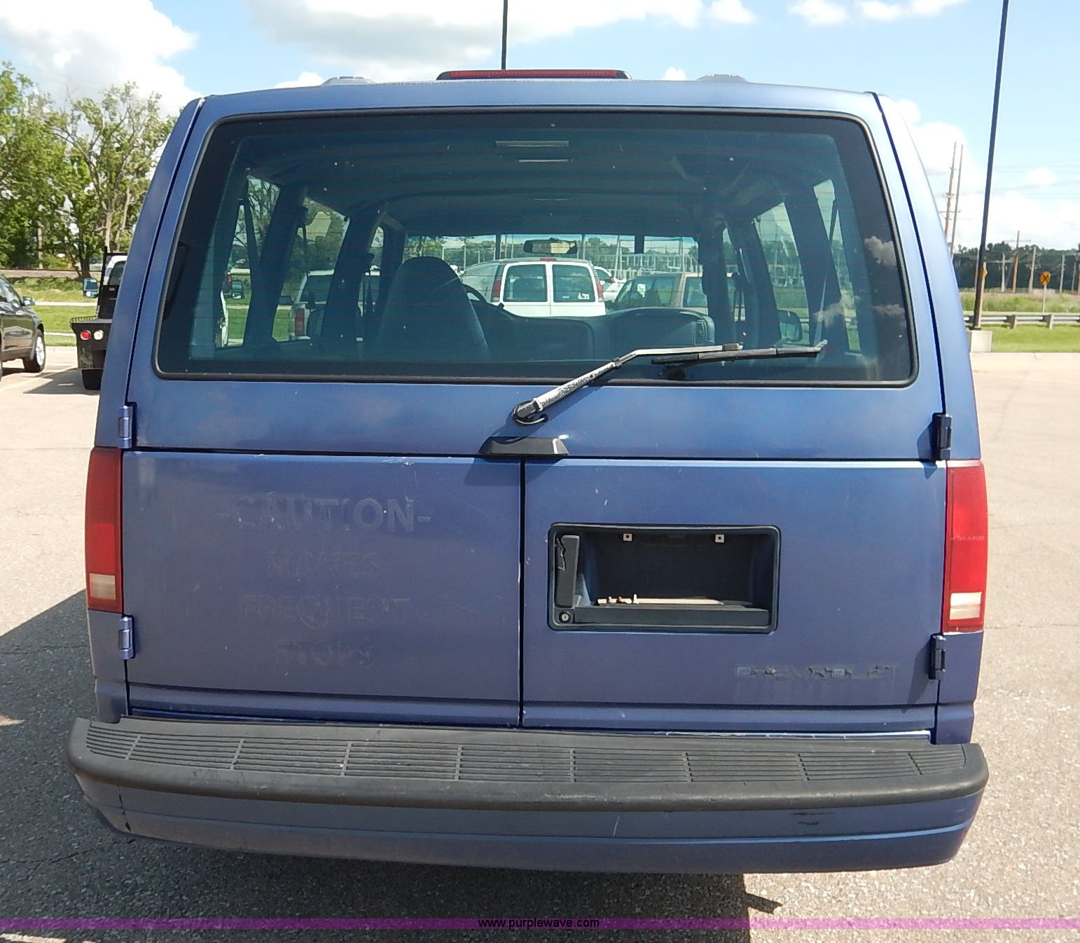 1996 Chevrolet Astro van in Manhattan, KS | Item J3824 sold | Purple Wave