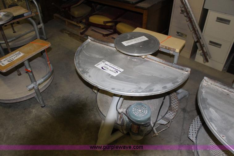 Lockerbie potter's wheel in Emporia, KS | Item F7922 sold | Purple Wave