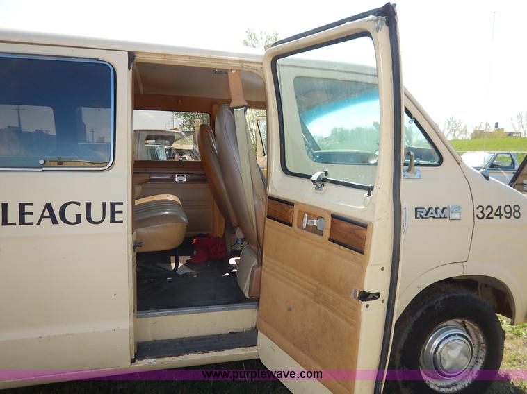 1985 Dodge Ram Wagon B350 Royal van in Topeka, KS | Item J3980 sold | Purple Wave