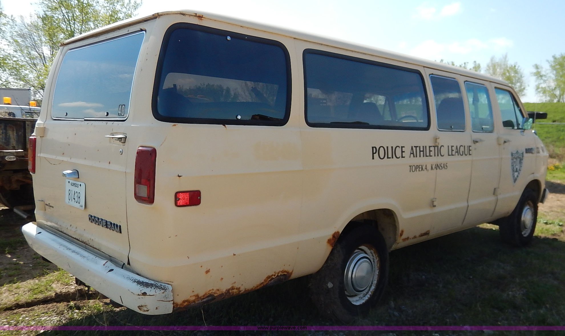 1985 Dodge Ram Wagon B350 Royal van in Topeka, KS | Item J3980 sold | Purple Wave