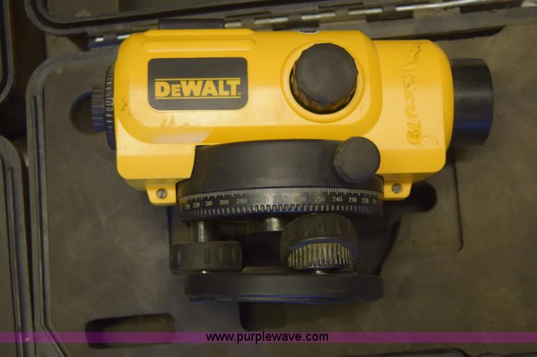 (2) DeWalt DW096 auto levels in East Grand Forks, MN | Item L3288 sold ...