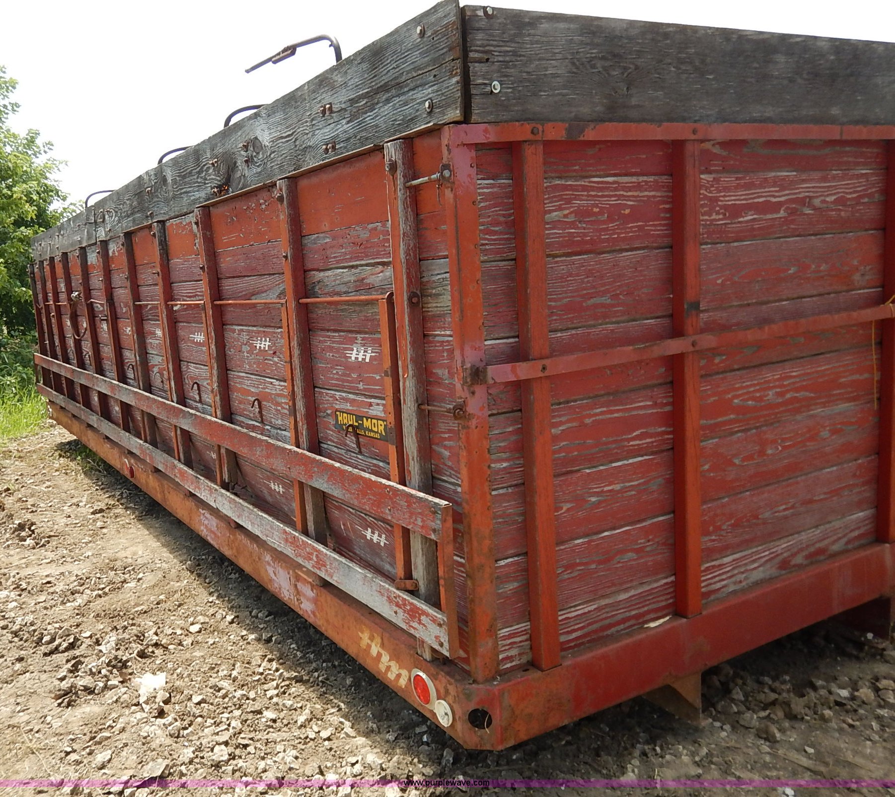 Haulmor grain bed in Parker, KS | Item J3764 sold | Purple Wave