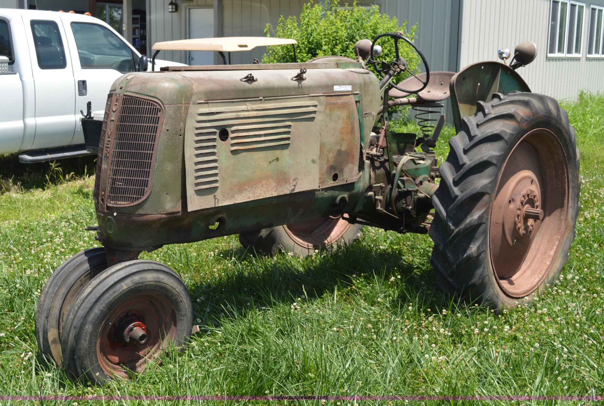 Oliver 70 tractor in Smithville, MO | Item AO9066 sold | Purple Wave