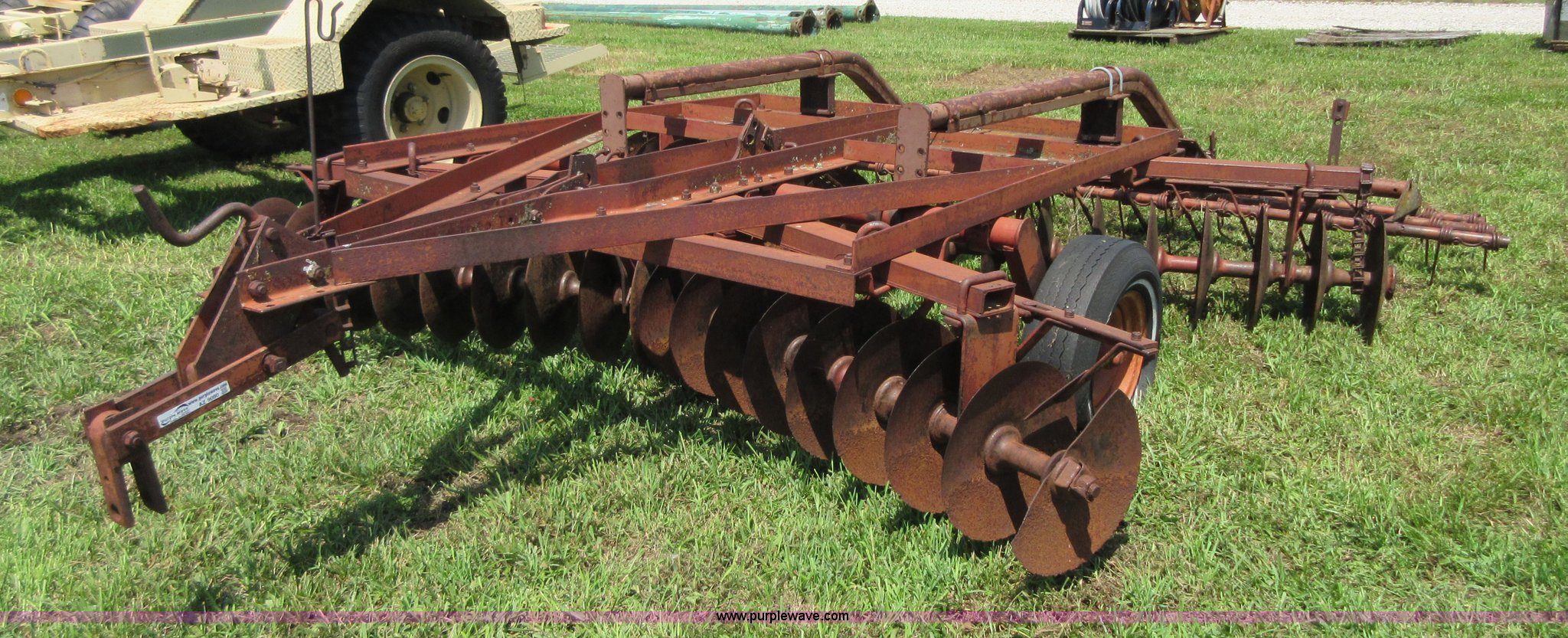 International 37 disk in Edna, KS | Item AZ9090 sold | Purple Wave