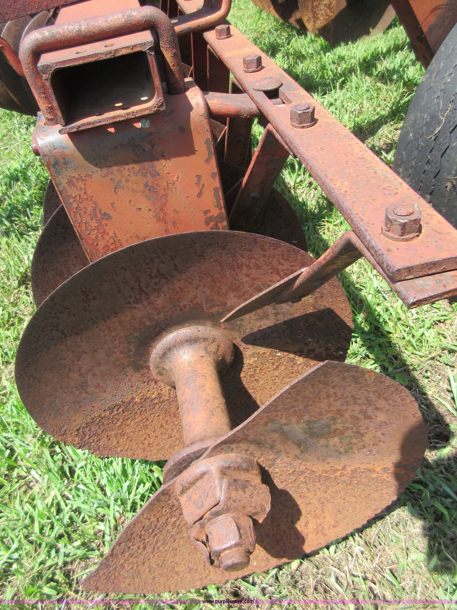 International 37 disk in Edna, KS | Item AZ9090 sold | Purple Wave