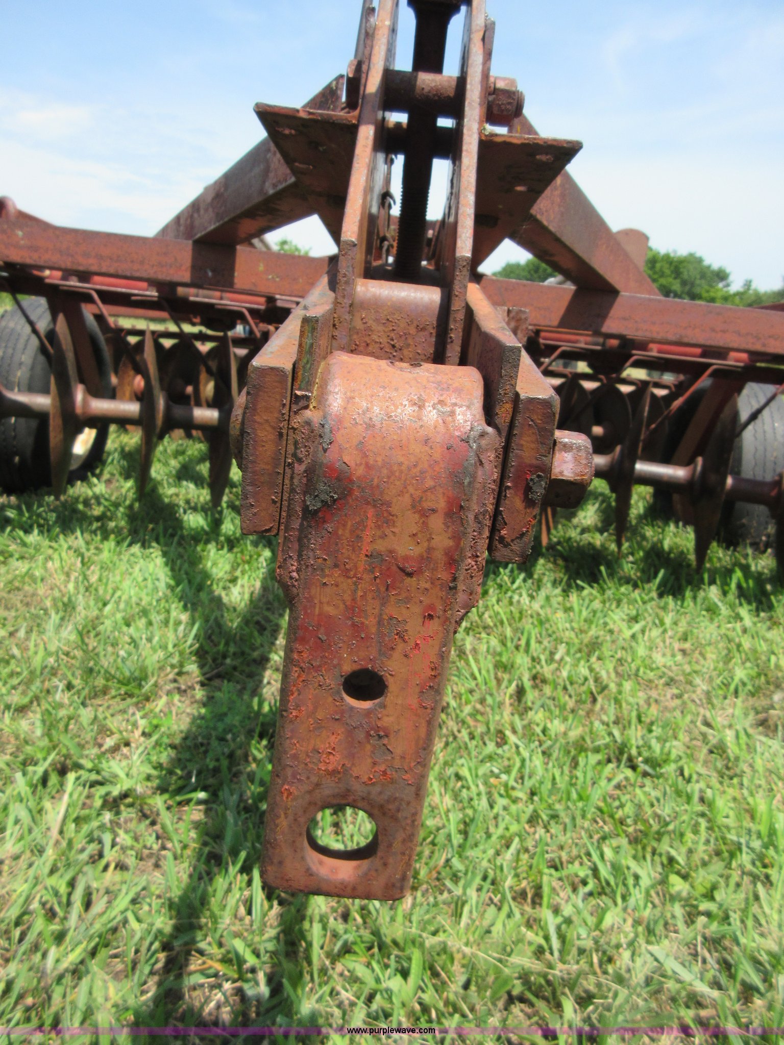 International 37 disk in Edna, KS | Item AZ9090 sold | Purple Wave