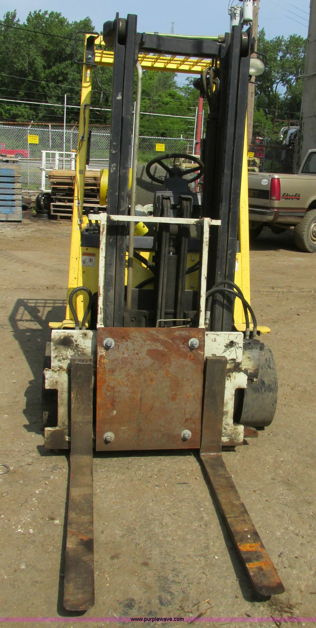 Hyster S60XM forklift in St. Louis, MO | Item BS9120 sold | Purple Wave