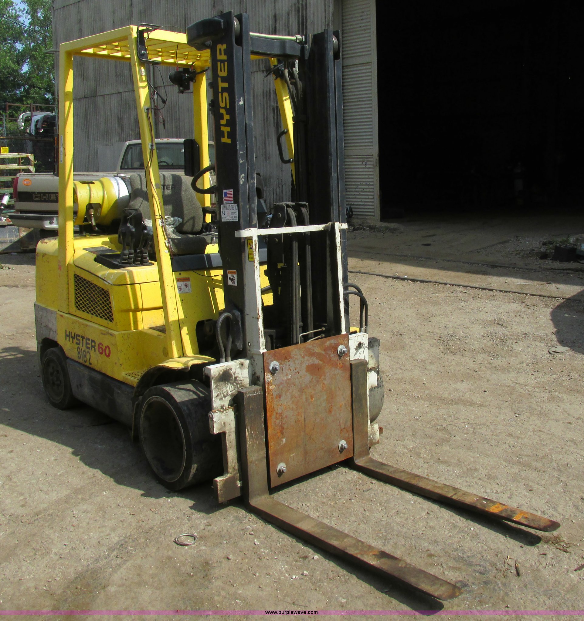 Hyster S60XM forklift in St. Louis, MO | Item BS9120 sold | Purple Wave
