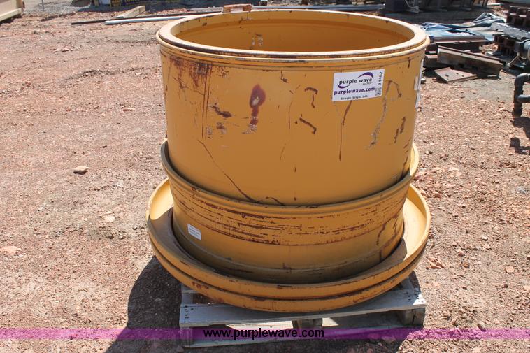 Caterpillar 992 wheel in Gallup, NM | Item J1482 sold | Purple Wave