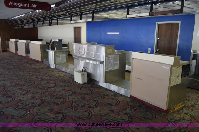 Baggage check counters in Wichita, KS | Item BM9788 sold | Purple Wave