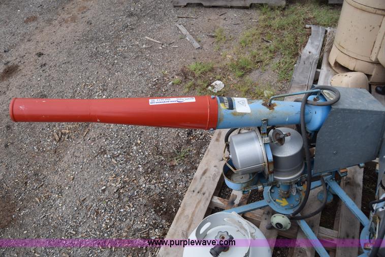 (2) Thunderbird scare-away propane cannon bird bangers in Wichita, KS ...