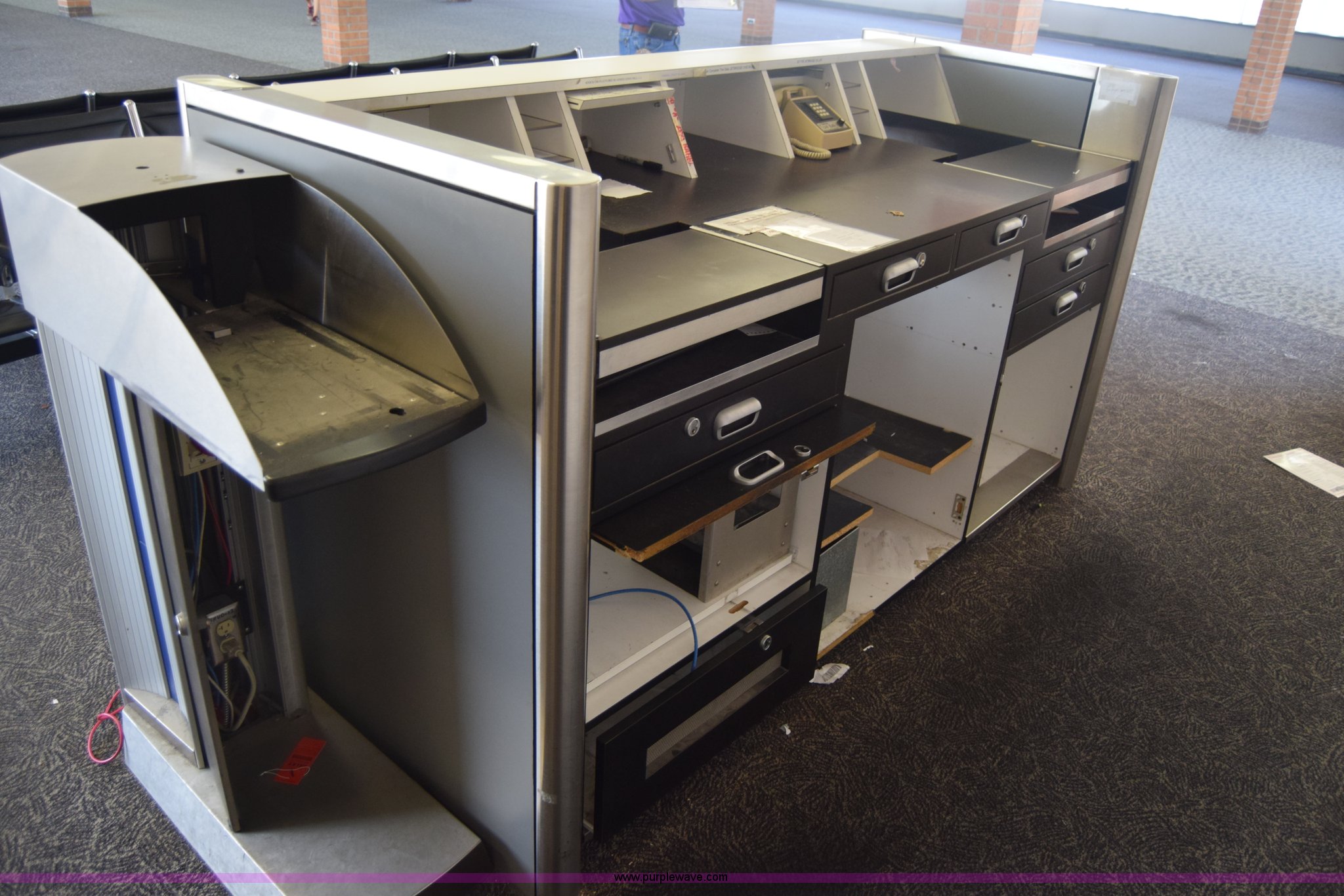 (2) airline gate counters in Wichita, KS | Item BR9681 sold | Purple Wave