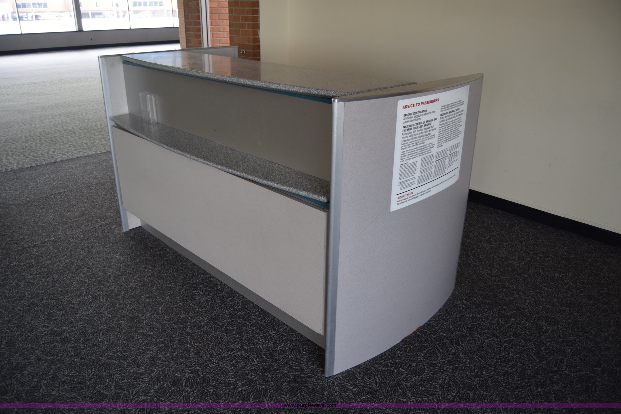 Airline gate counter in Wichita, KS | Item BR9688 sold | Purple Wave