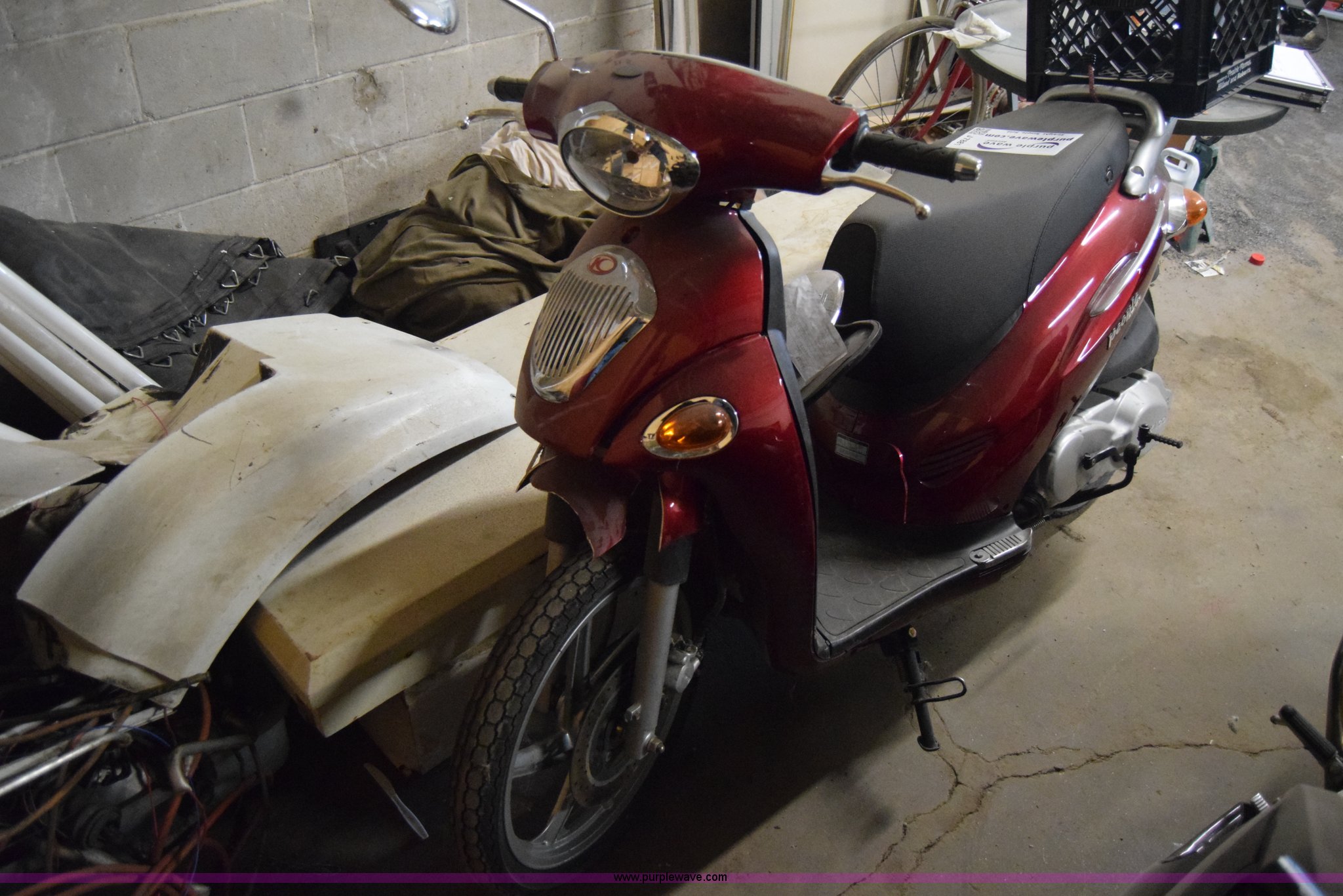 2003 Kymco People 150 moped in Wichita, KS | Item J7881 sold | Purple Wave
