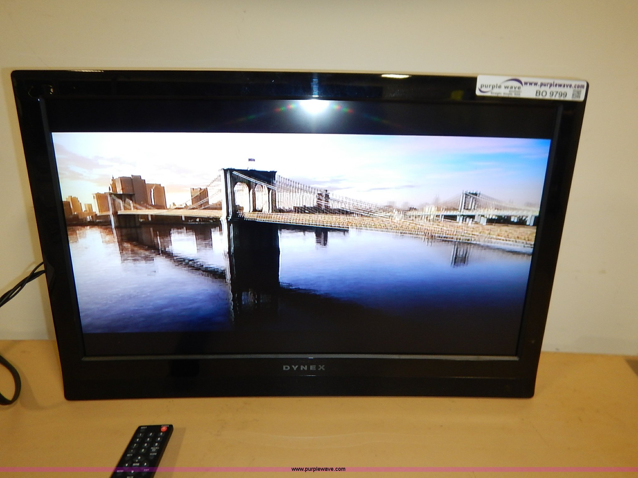 Dynex 32" television in Manhattan, KS | Item BO9799 sold | Purple Wave