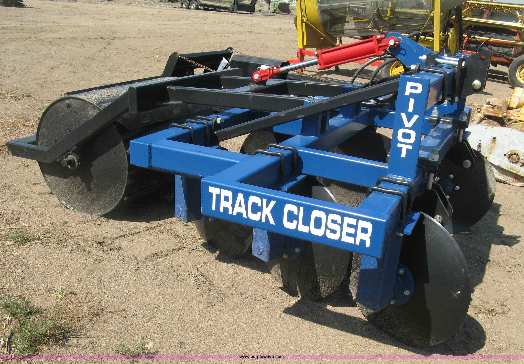 Pivot track closer in Kinsley, KS | Item K8735 sold | Purple Wave