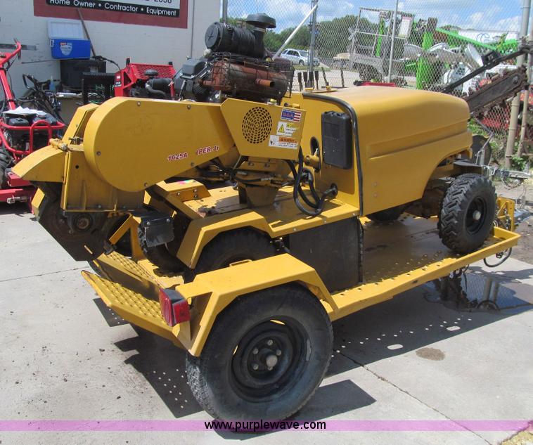 Rayco RG1625A stump grinder in Waterloo, IA | Item K5744 sold | Purple Wave