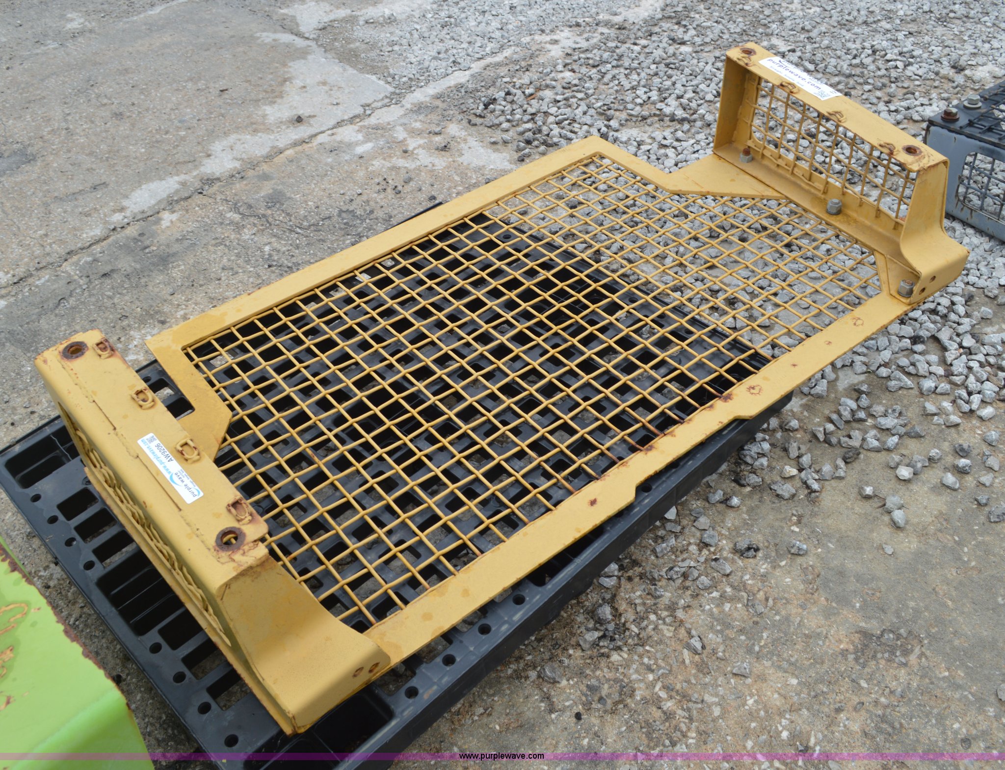 Screen guard in Liberty, MO | Item AW9206 sold | Purple Wave