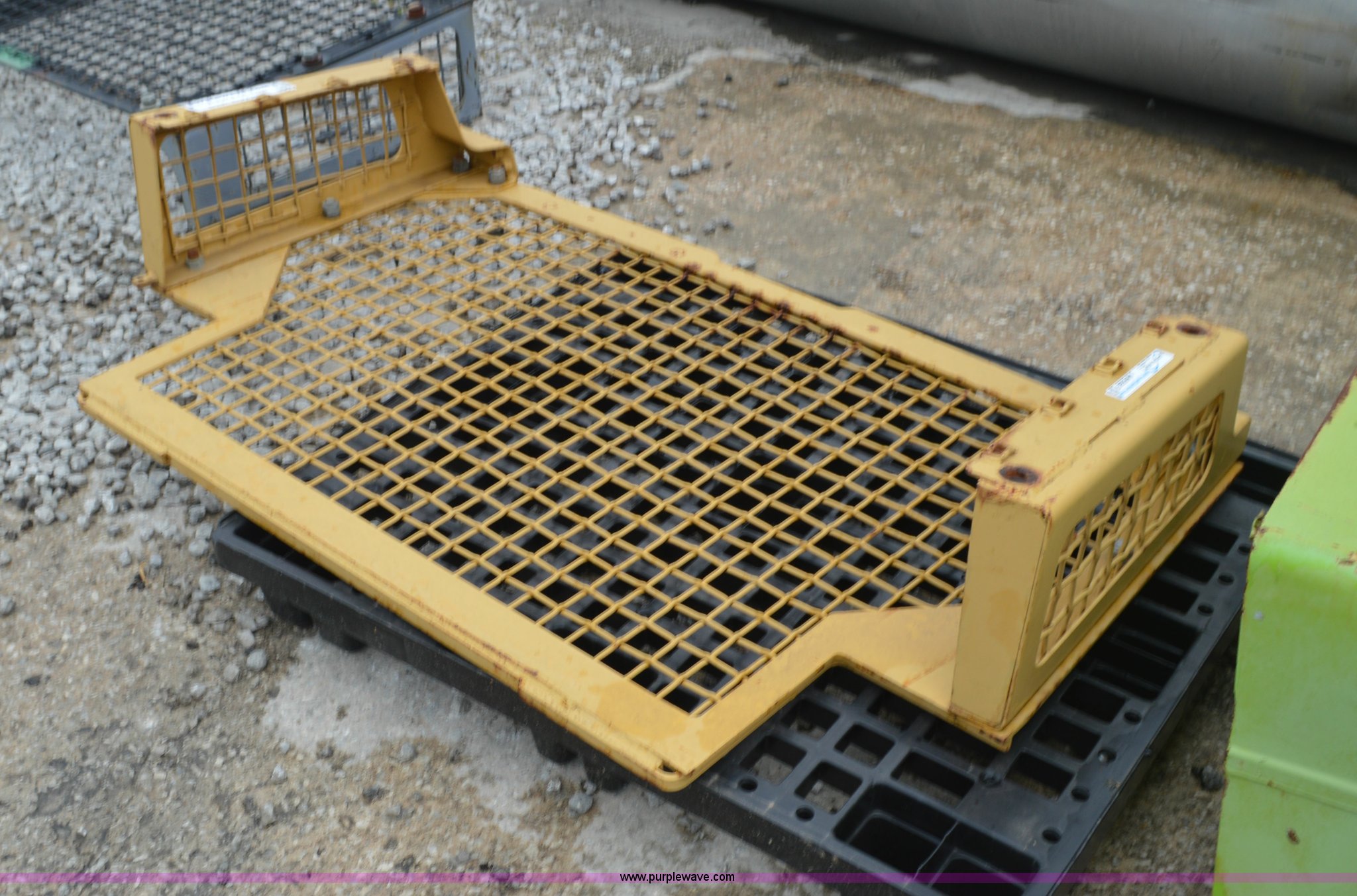 Screen guard in Liberty, MO | Item AW9206 sold | Purple Wave