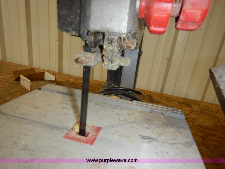 Task Force 9" band saw in Olathe, KS | Item BM9375 sold | Purple Wave