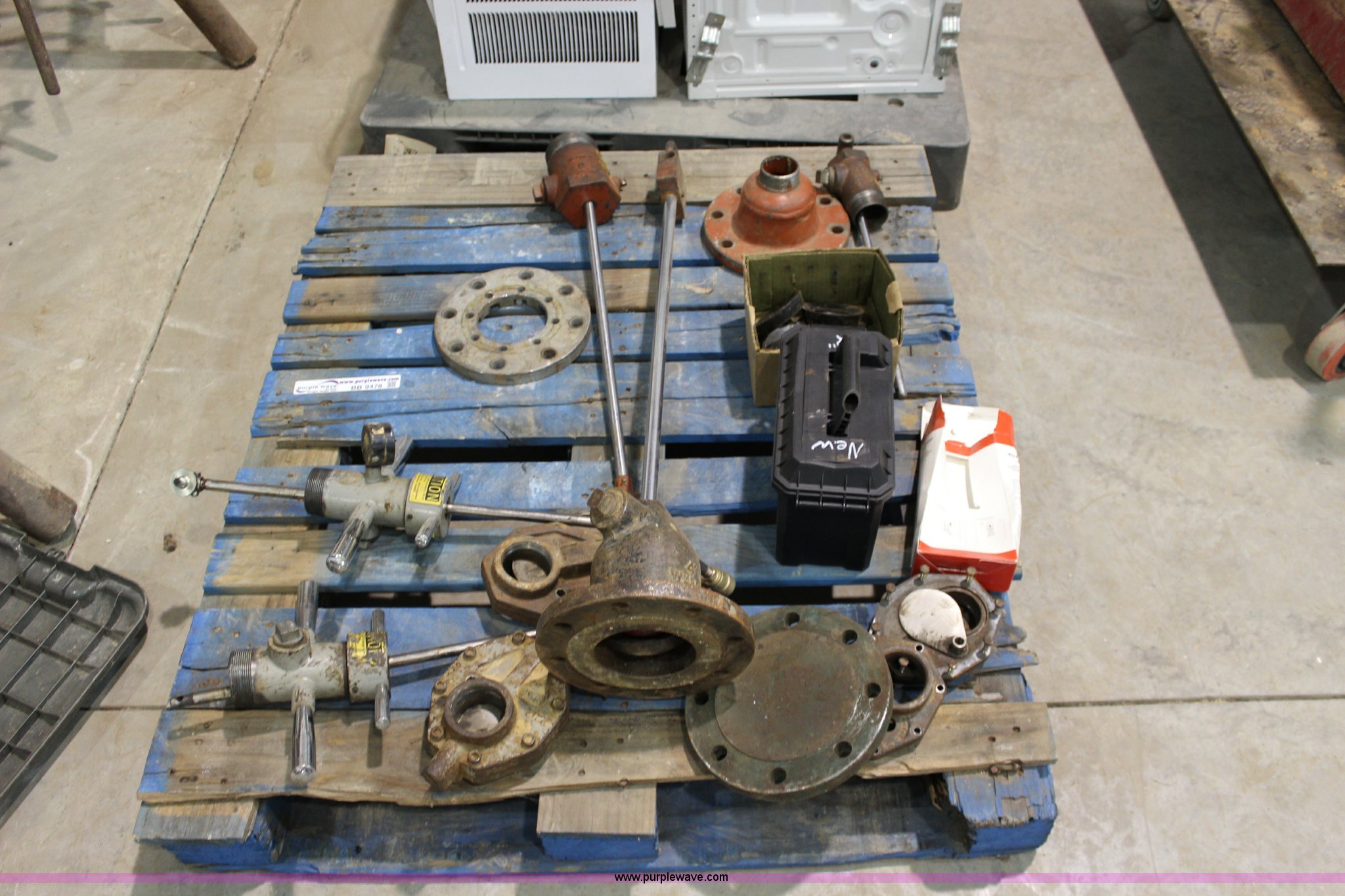 Assorted TD Williamson tapping equipment in Olathe, KS | Item BB9478 ...