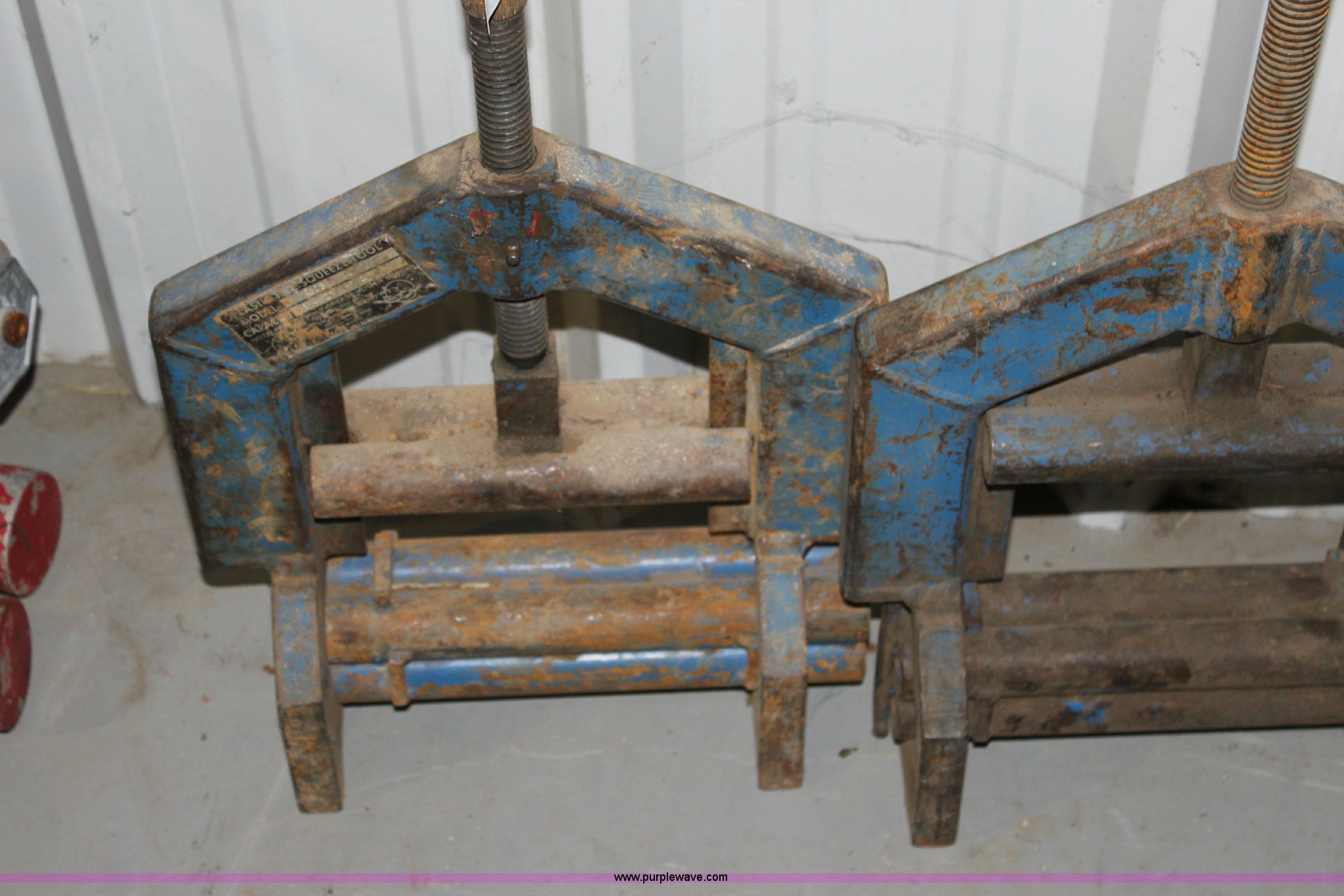 (2) Mustang 4" squeeze off tool in Olathe, KS | Item BQ9285 sold ...