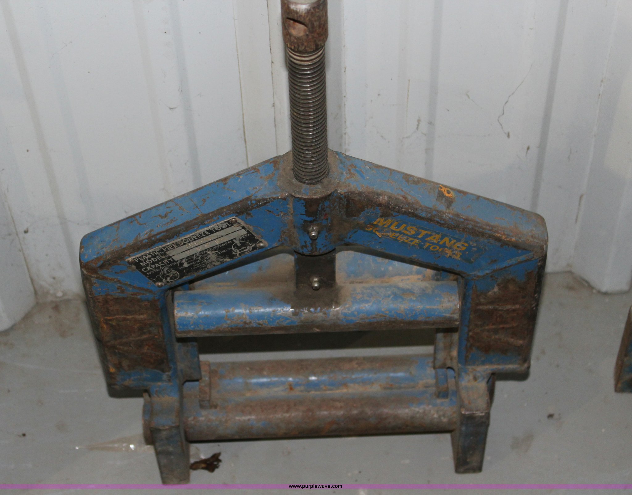 (2) Mustang 4" squeeze off tool in Olathe, KS | Item BQ9286 sold ...