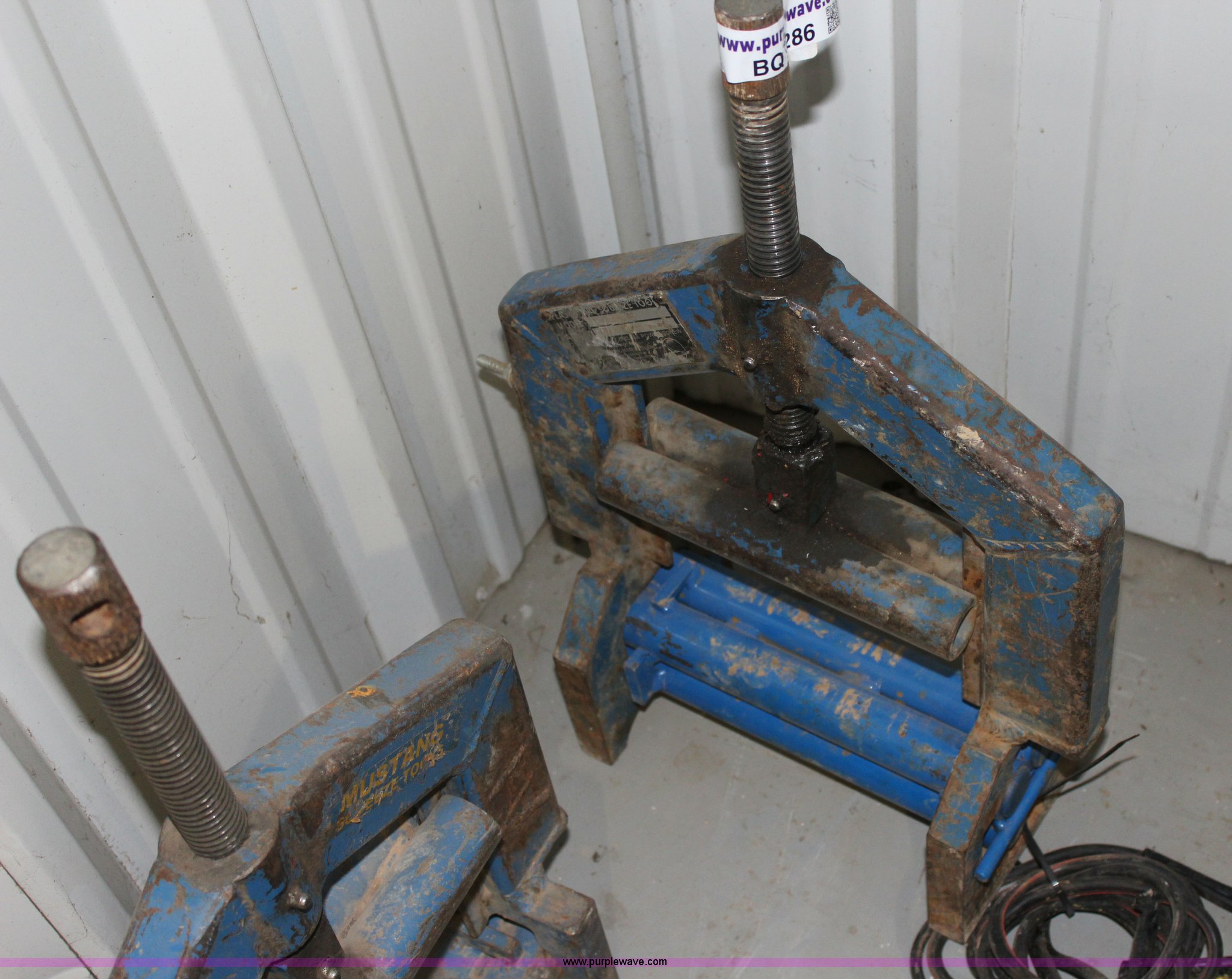 (2) Mustang 4" squeeze off tool in Olathe, KS | Item BQ9286 sold ...