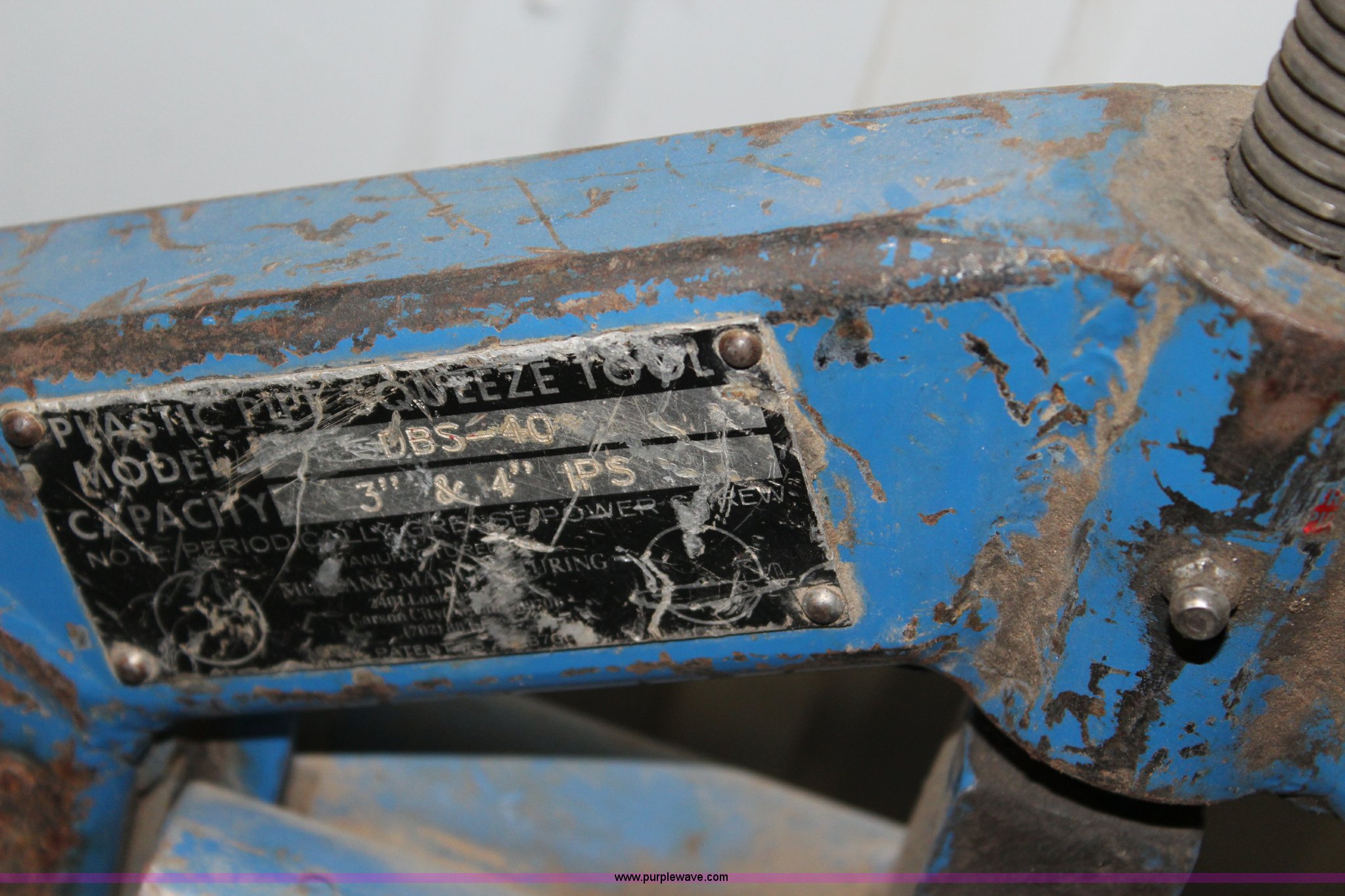 (2) Mustang 4" squeeze off tool in Olathe, KS | Item BQ9286 sold ...