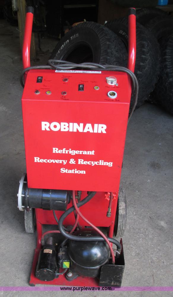 Robinair refrigerant recovery machine in Rolla, MO | Item AY9826 sold ...