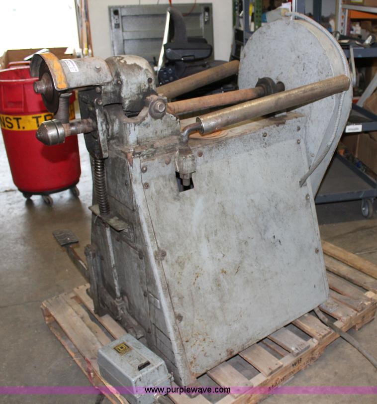 Tire bead cutting machine in Olathe, KS | Item BB9434 sold | Purple Wave