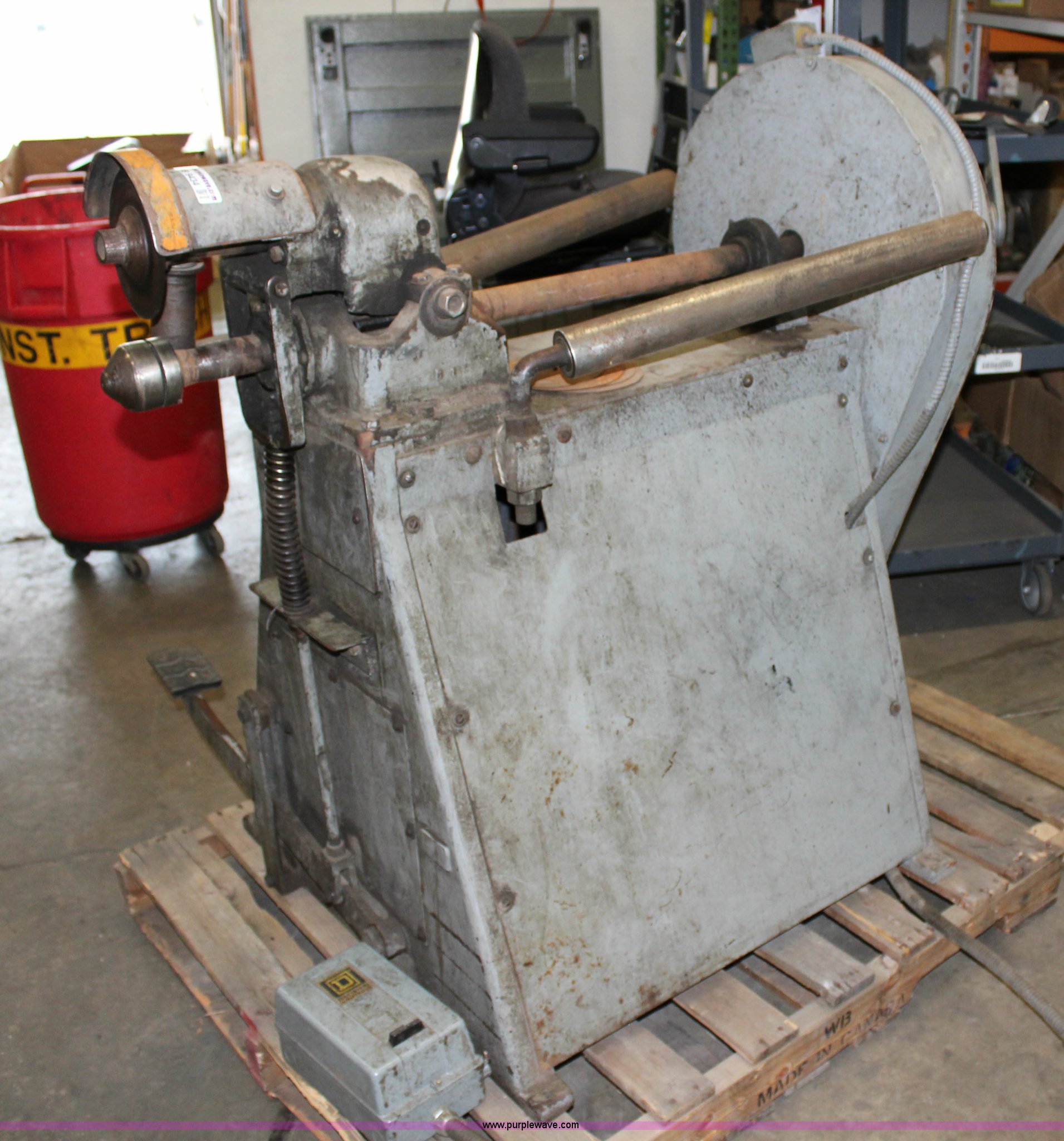 Tire bead cutting machine in Olathe, KS | Item BB9434 sold | Purple Wave