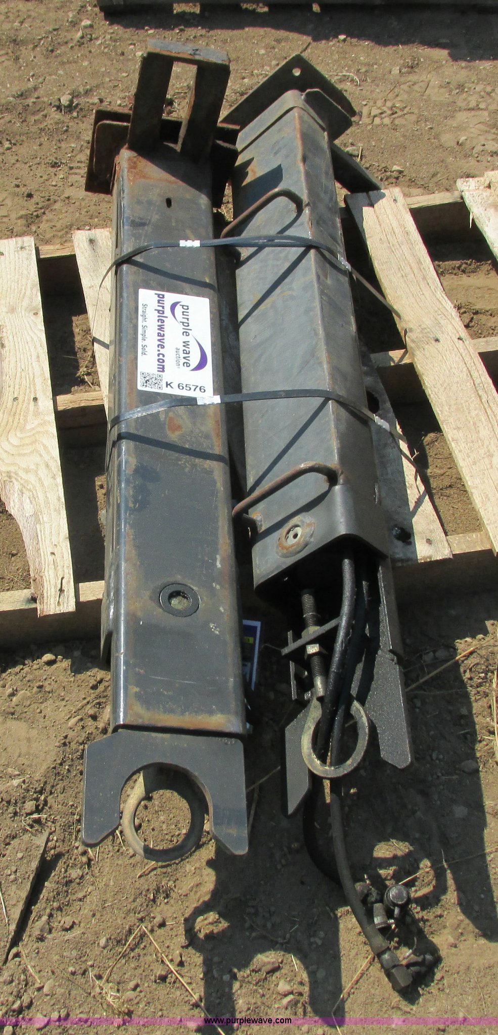 Bobcat stabilizer jacks in Hudson, WI | Item K6576 sold | Purple Wave