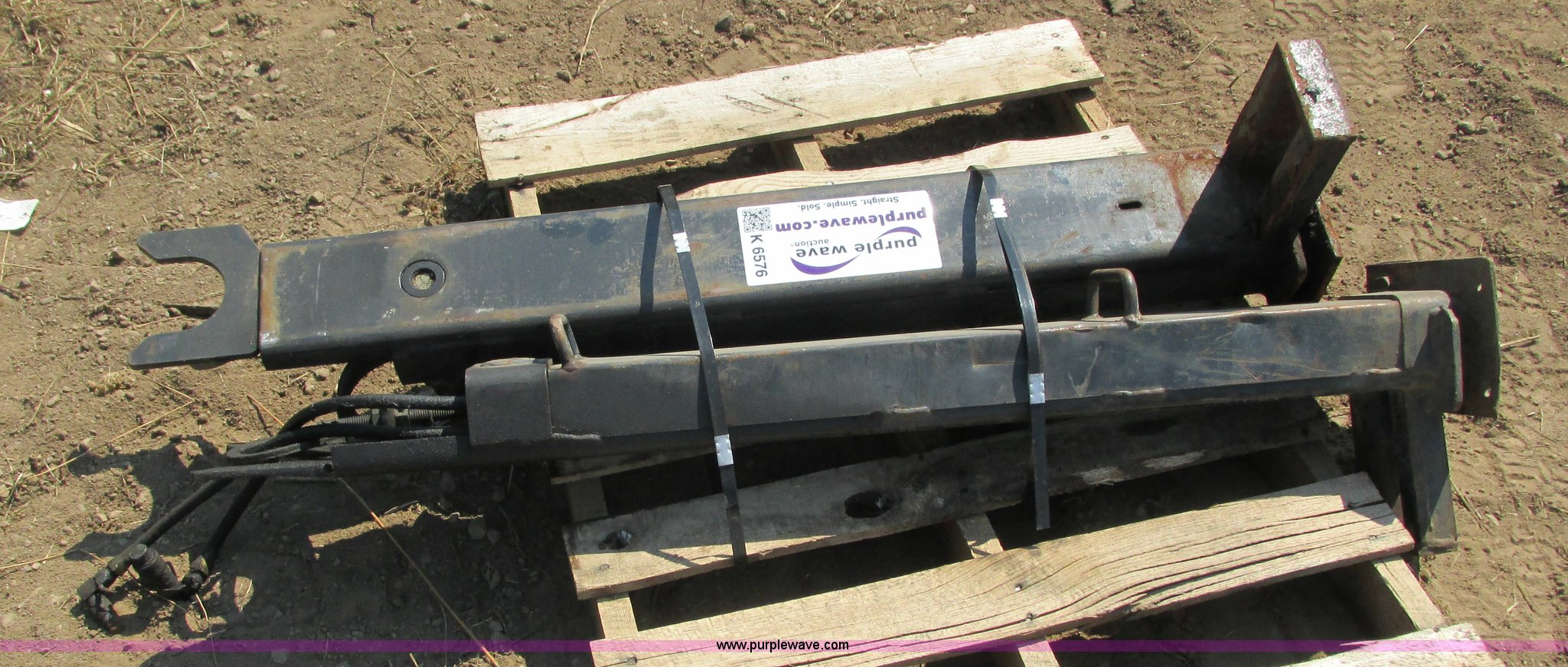 Bobcat stabilizer jacks in Hudson, WI | Item K6576 sold | Purple Wave