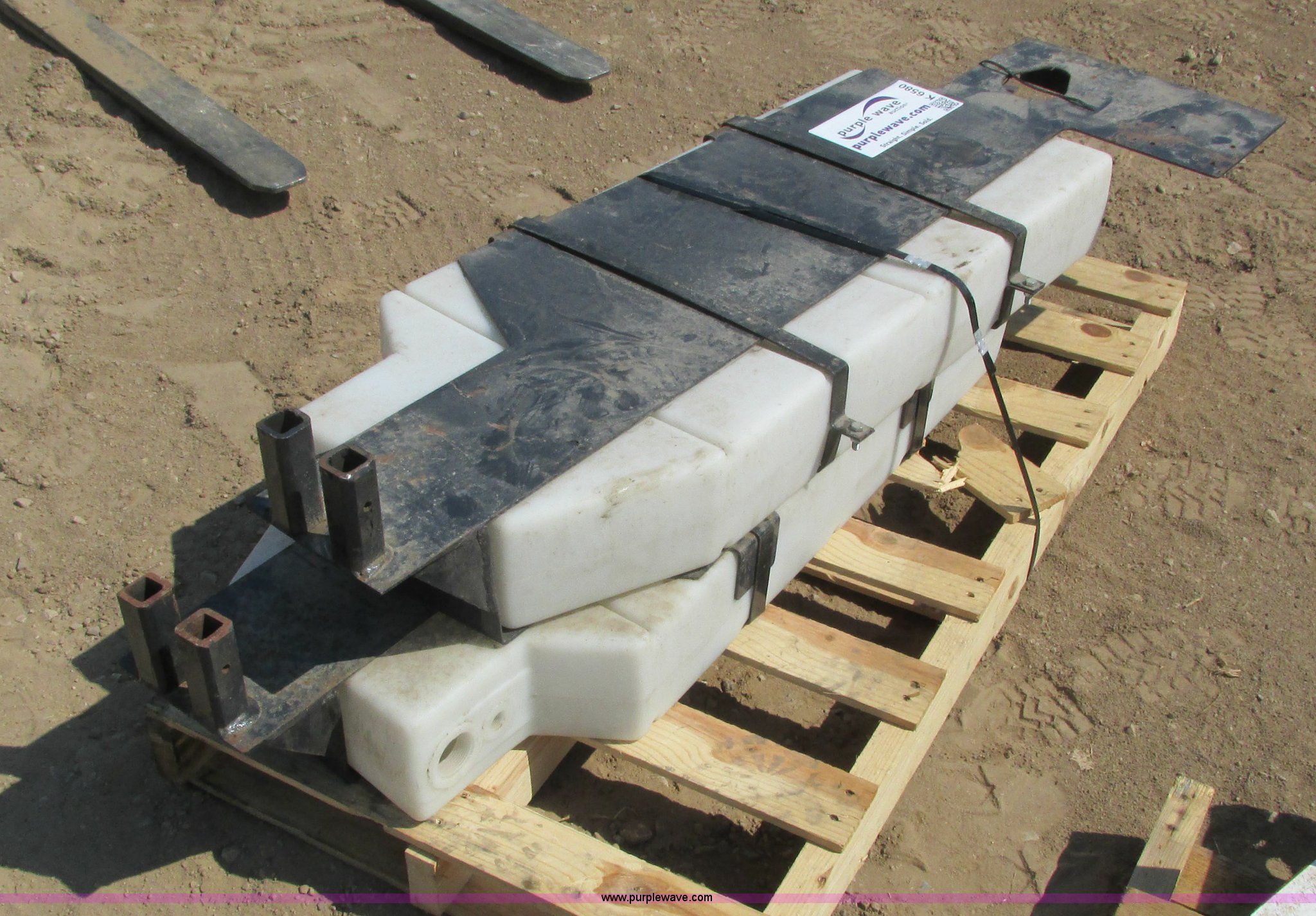 Bobcat water tank kit in Hudson, WI | Item K6580 sold | Purple Wave