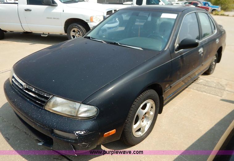 1997 Nissan Altima in Fort Riley, KS | Item J3581 sold | Purple Wave