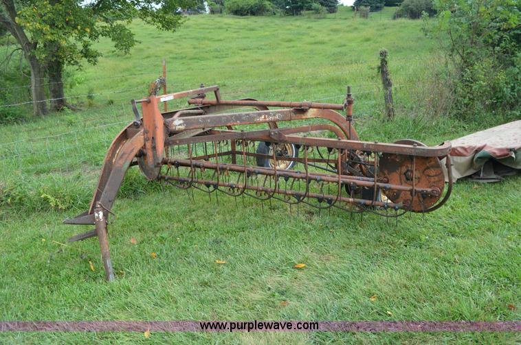 New Idea rake in Dearborn, MO | Item BR9903 sold | Purple Wave