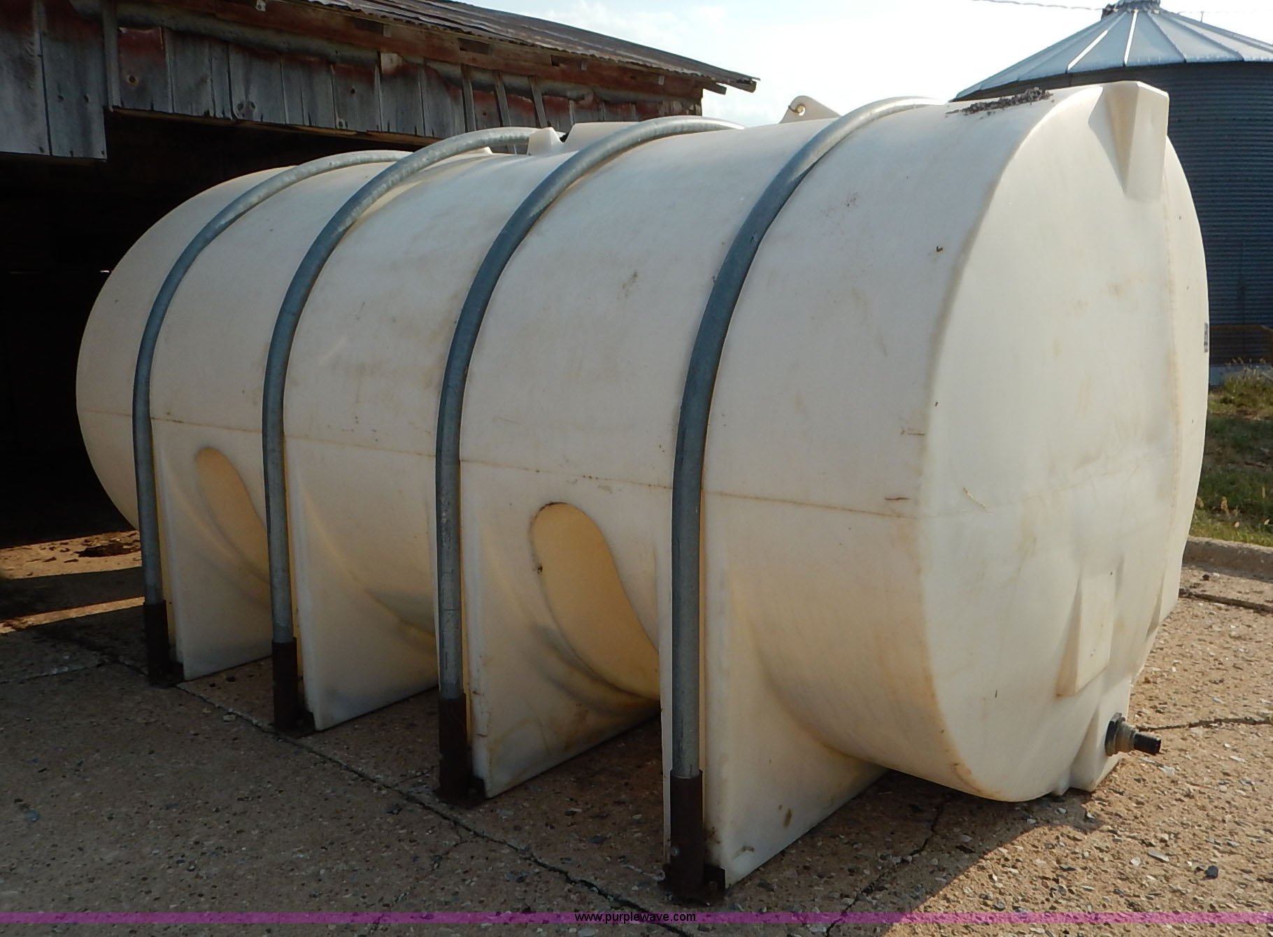 3,000 gallon poly tank in Marysville, KS | Item J6435 sold | Purple Wave