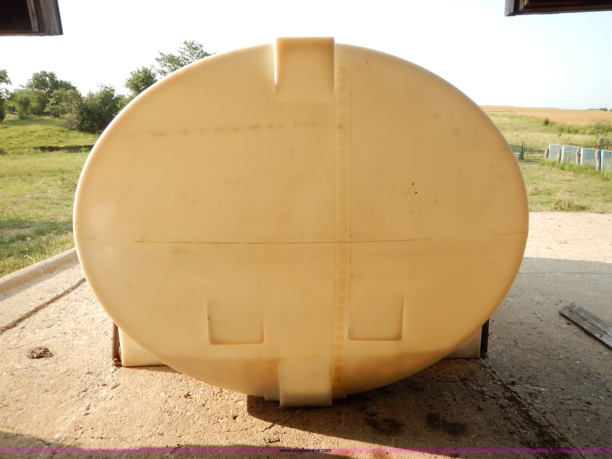 3,000 gallon poly tank in Marysville, KS | Item J6435 sold | Purple Wave