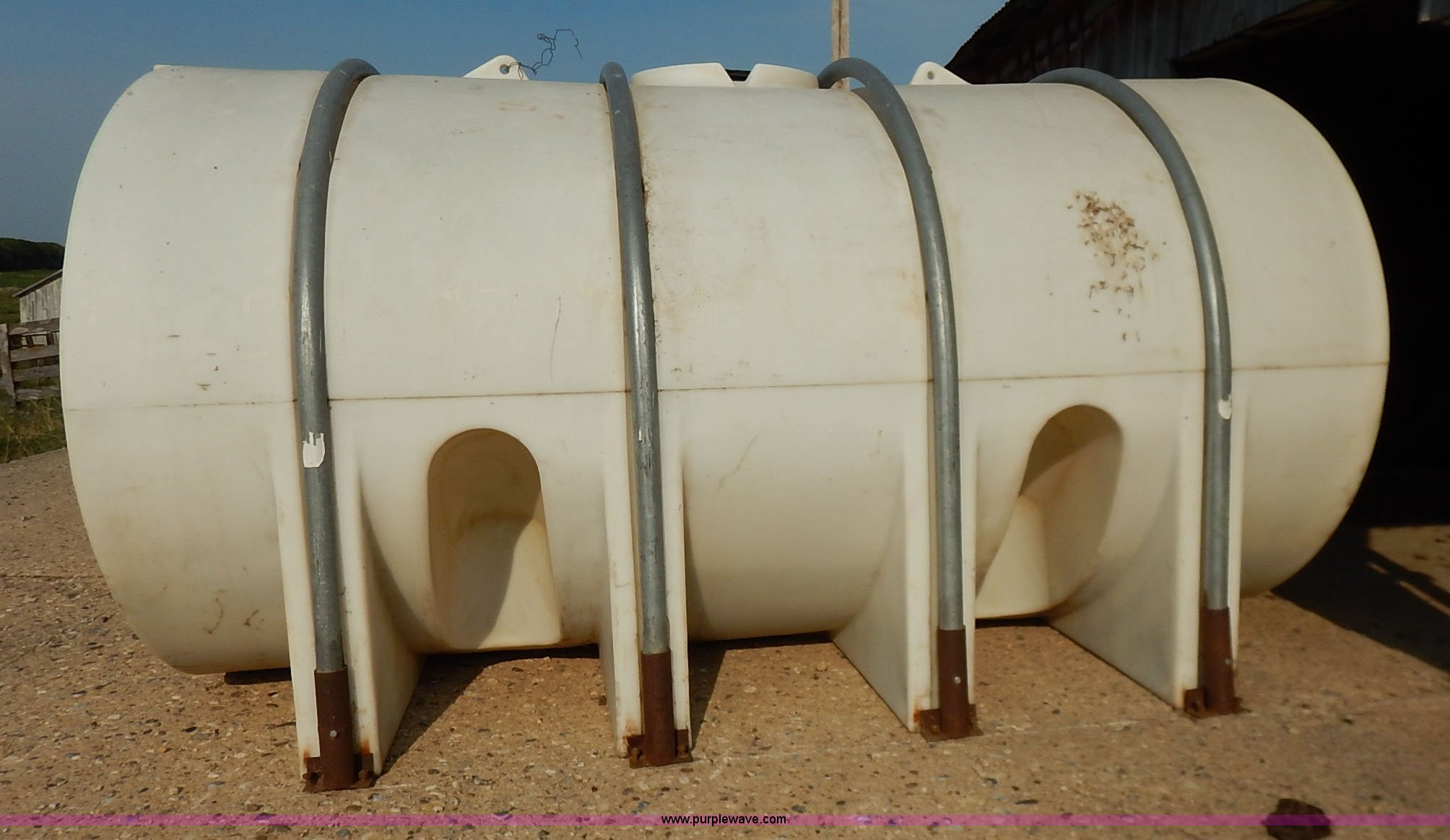3,000 gallon poly tank in Marysville, KS | Item J6435 sold | Purple Wave