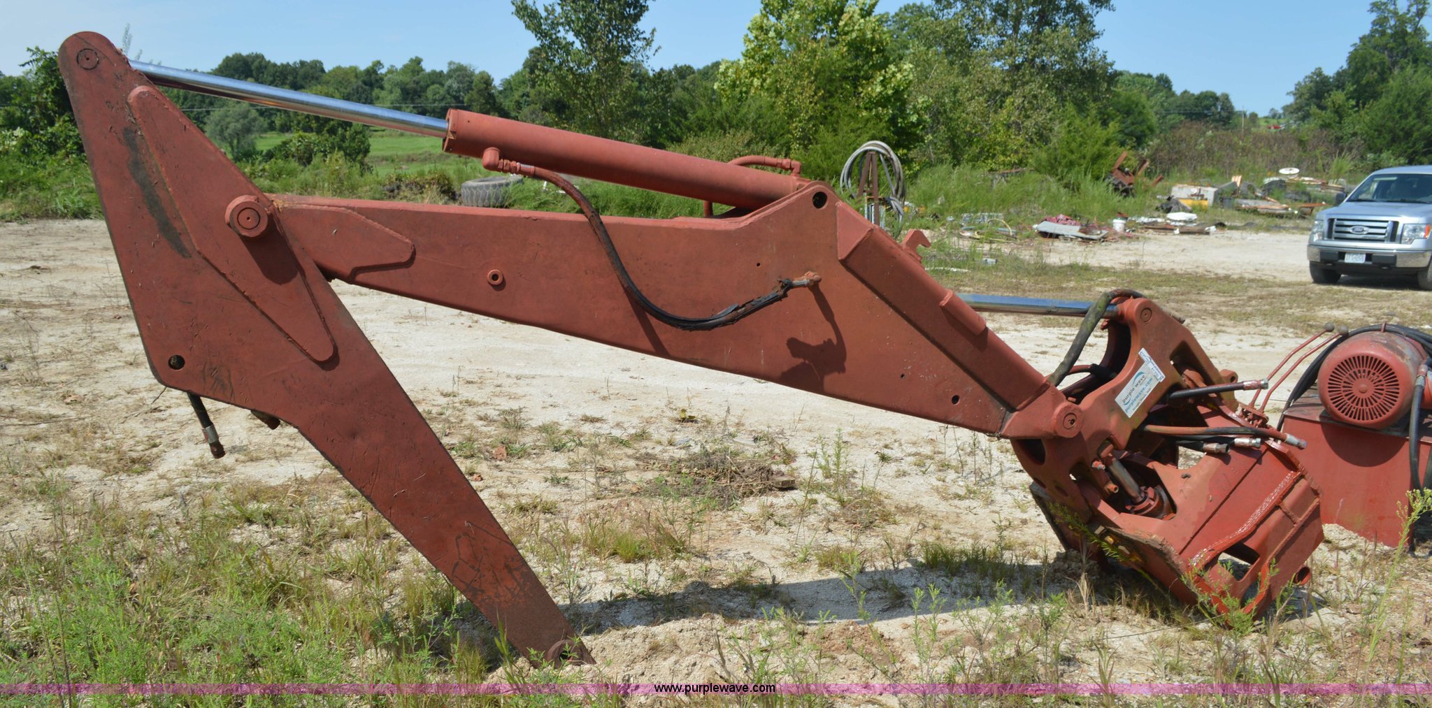Crusher Feed backhoe boom in Ash Grove, MO | Item AY9783 sold | Purple Wave