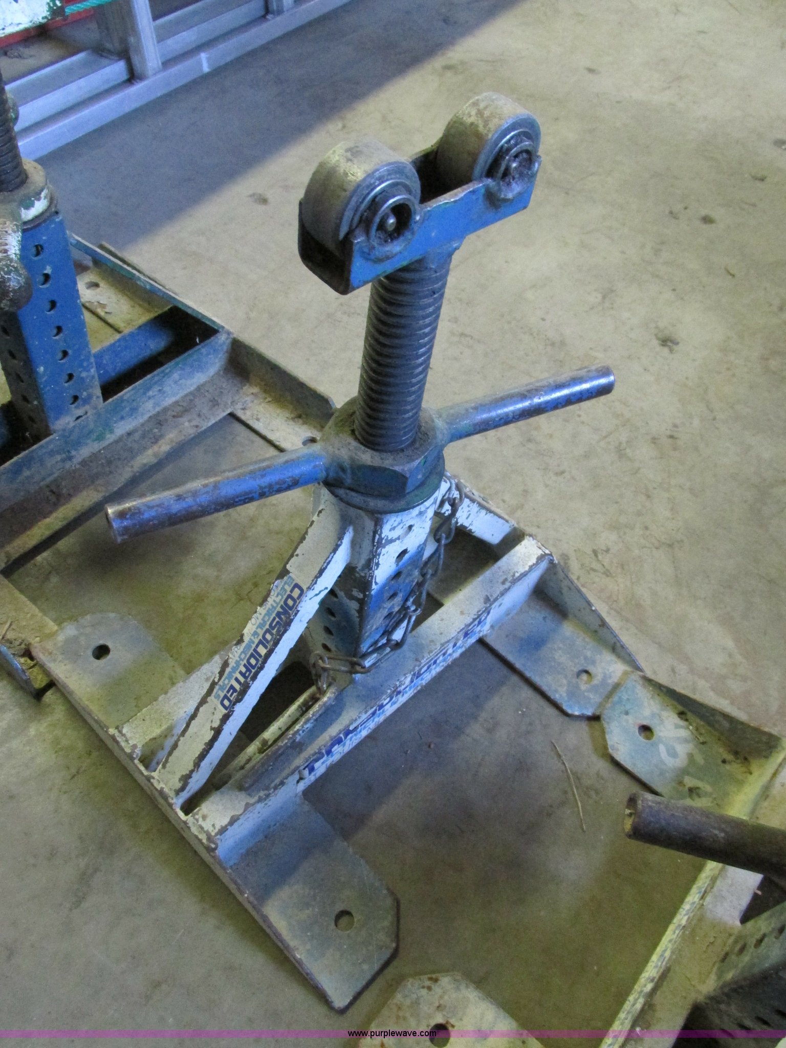 (4) wire reel jacks in St. Louis, MO | Item BS9041 sold | Purple Wave