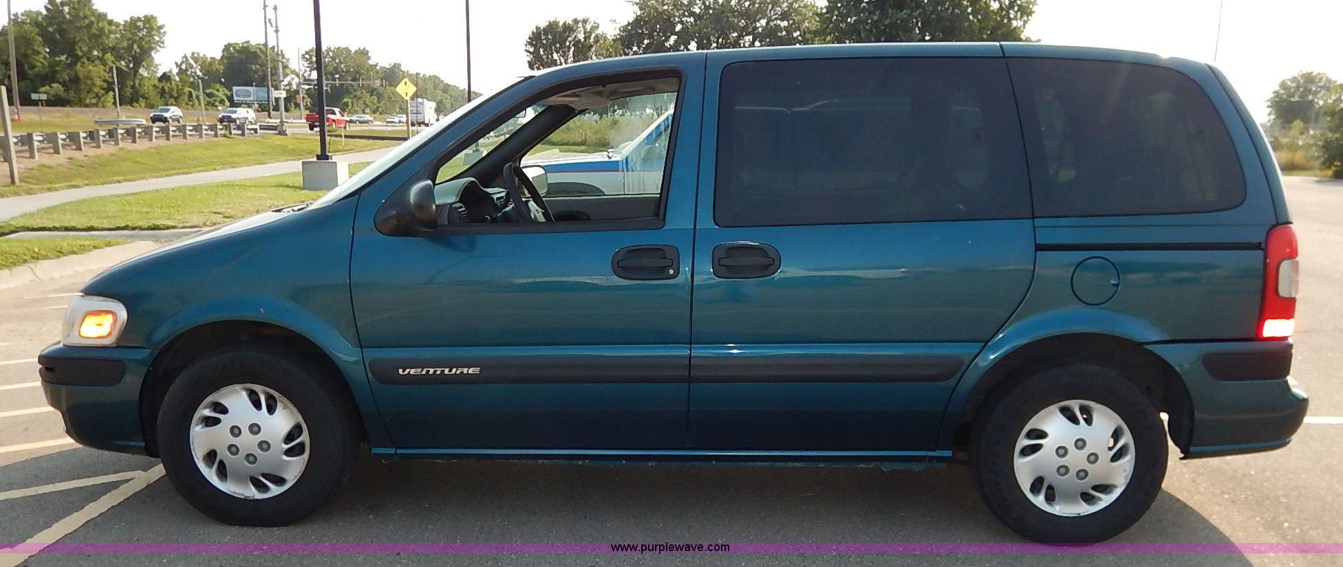 2002 Chevrolet Venture van in Manhattan, KS | Item J6471 sold | Purple Wave