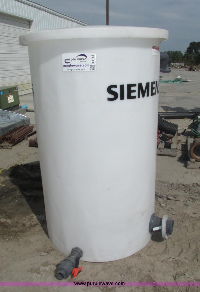 Siemens upright poly tank in Broken Bow, NE | Item H1168 sold | Purple Wave