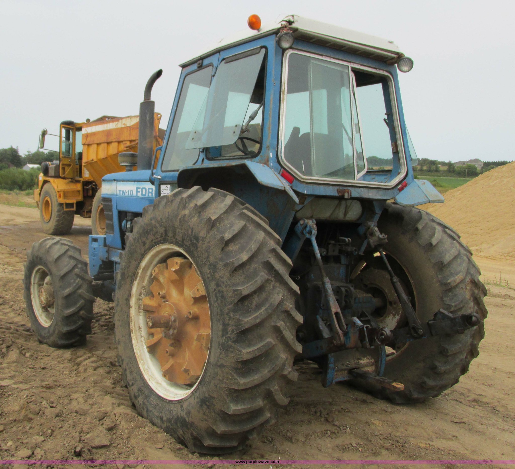 Ford TW-10 MFWD tractor in Rochester, MN | Item K6624 sold | Purple Wave