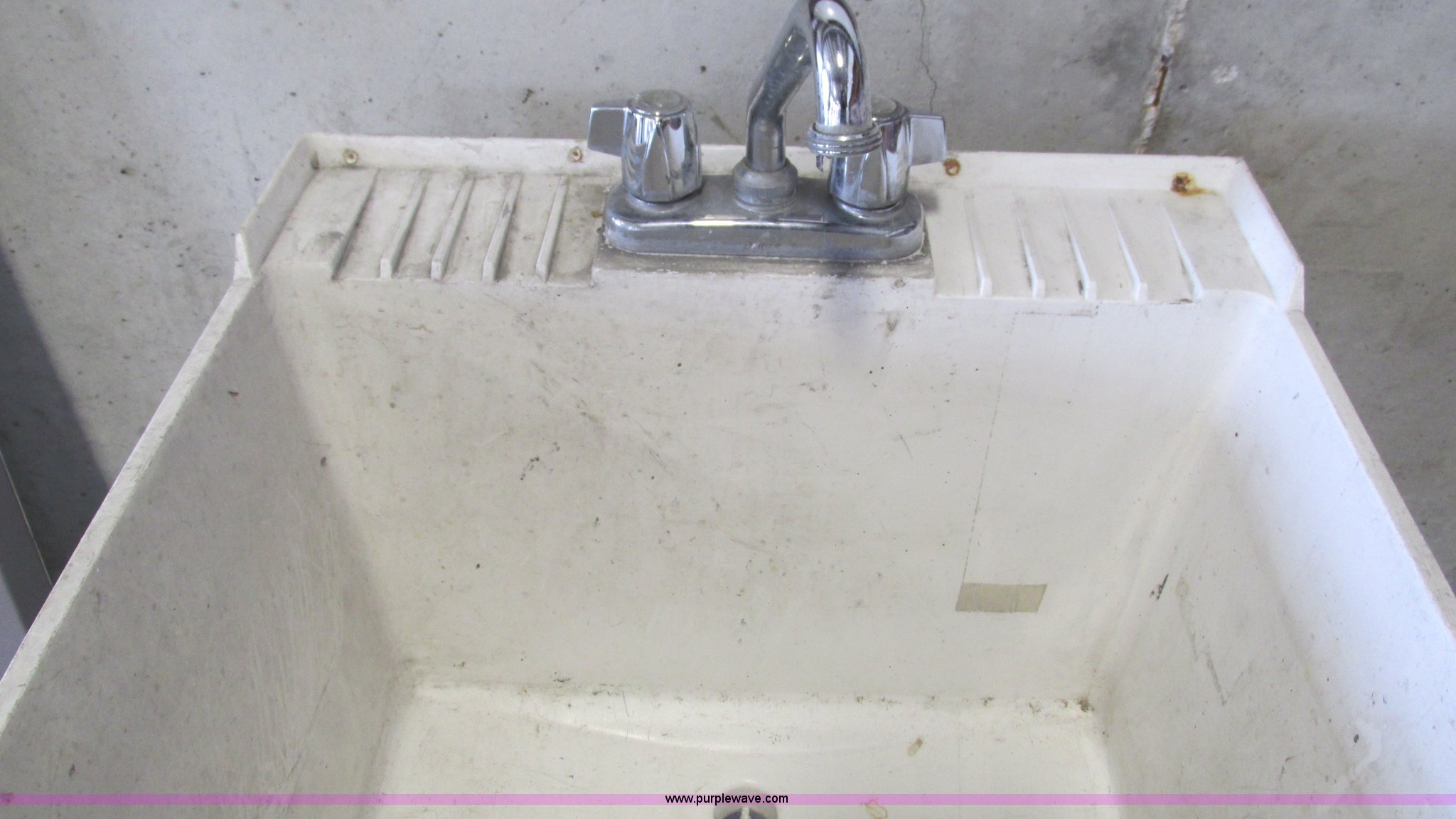 Utilatub sink in Hollister, MO | Item AY9775 sold | Purple Wave
