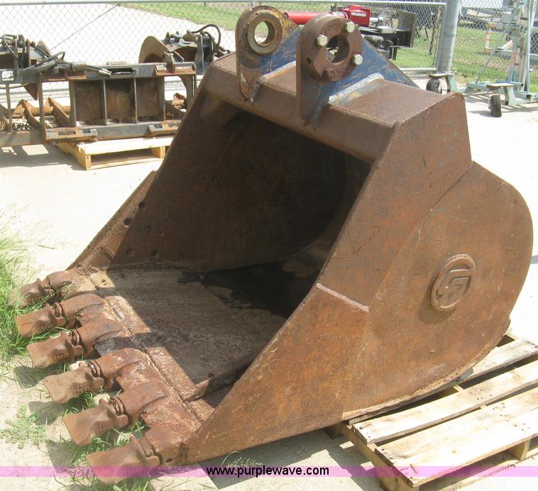 CF excavator bucket in Wichita, KS | Item BR9573 sold | Purple Wave